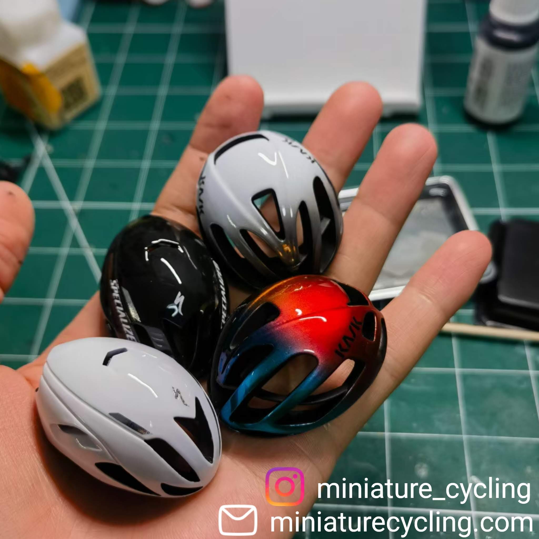 Special item | Road helmet – Miniature Cycling